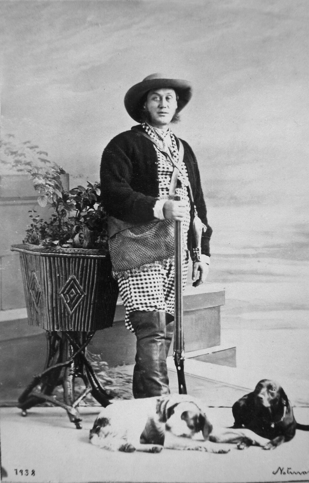 Old Photographs of Dogs in Montréal (1862-1898)