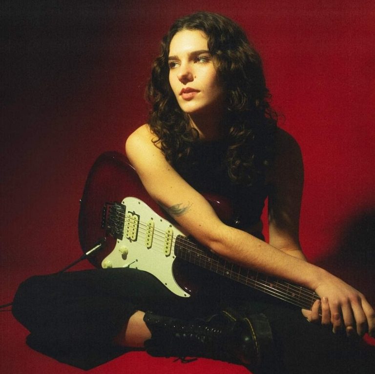 Five Minutes With: Montréal Alternative Musician Anna Justen
