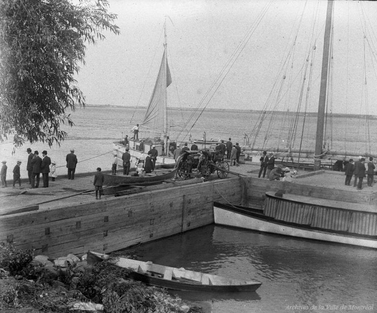 Old Photographs of the Pointe-Aux-Trembles neighbourhood
