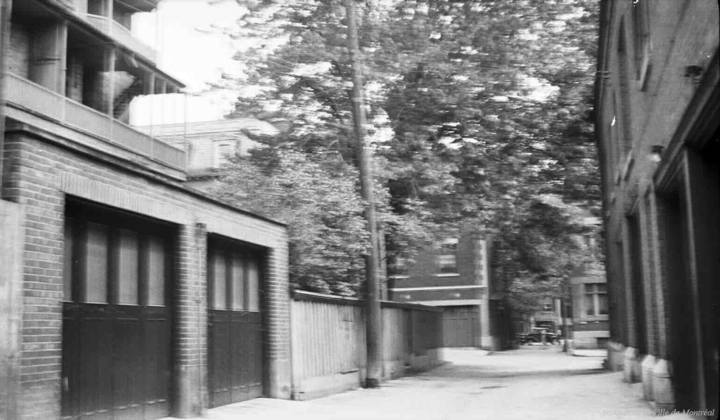 Old Photographs of Alleys in Montréal (1928 - 1972)