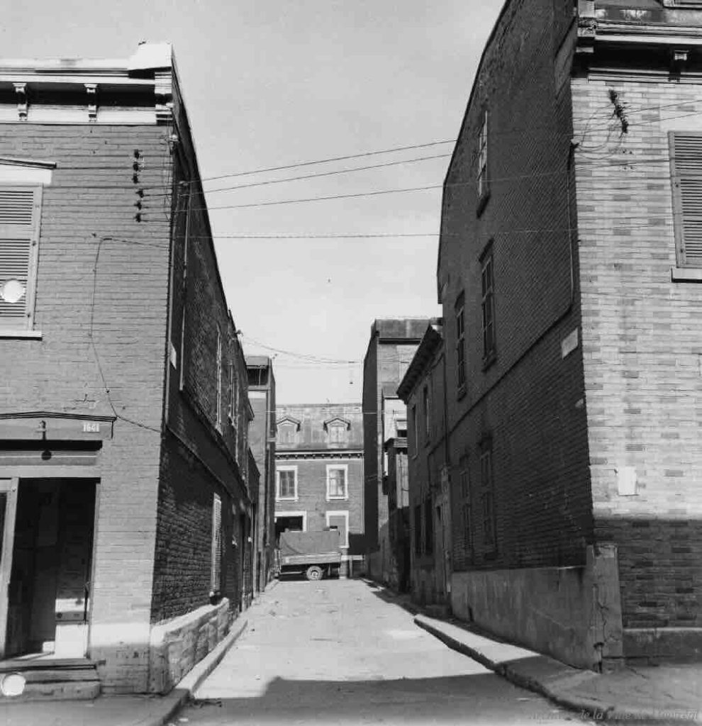 Old Photographs of Alleys in Montréal (1928 - 1972)